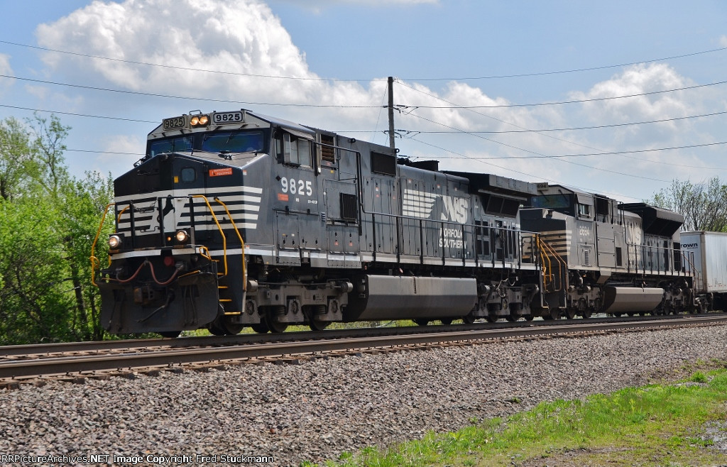 NS 9825 fronts a westbound RoadRailer.
